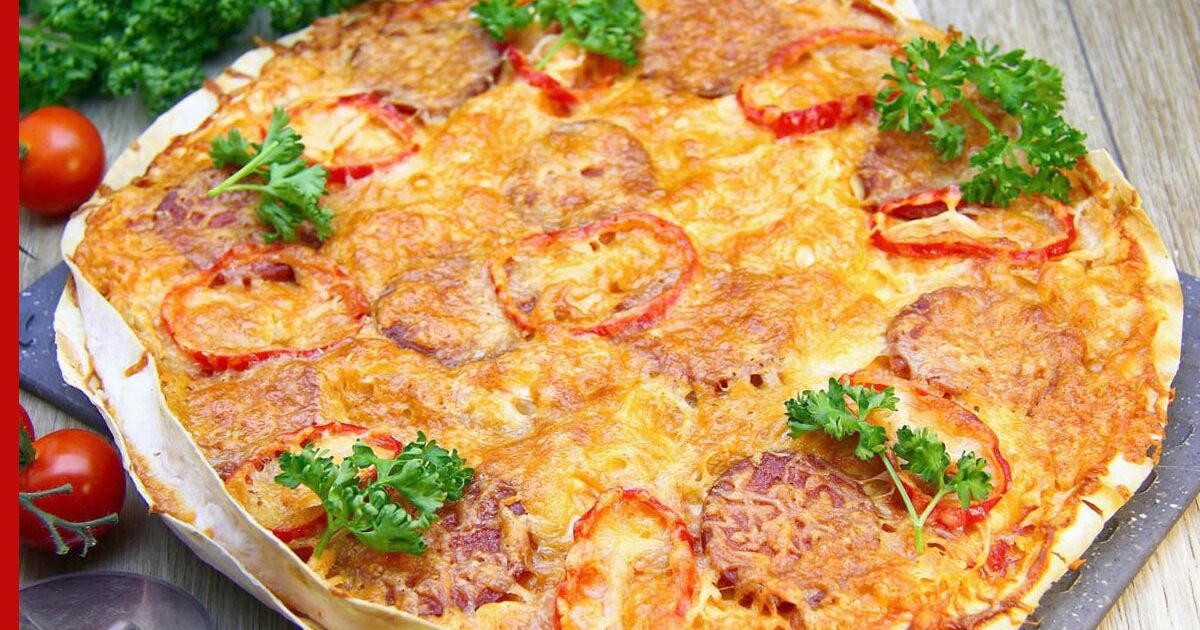 Недорого и вкусно: пицца из лаваша на сковороде
