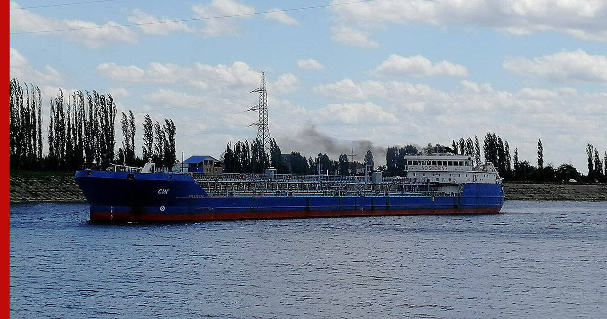 Атакованный дроном танкер "Сиг" готовят к буксировке для ремонта