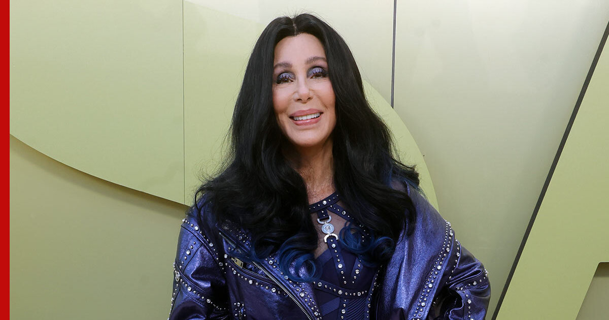 Певица Шер рассказала, что помогает ей выглядеть молодо