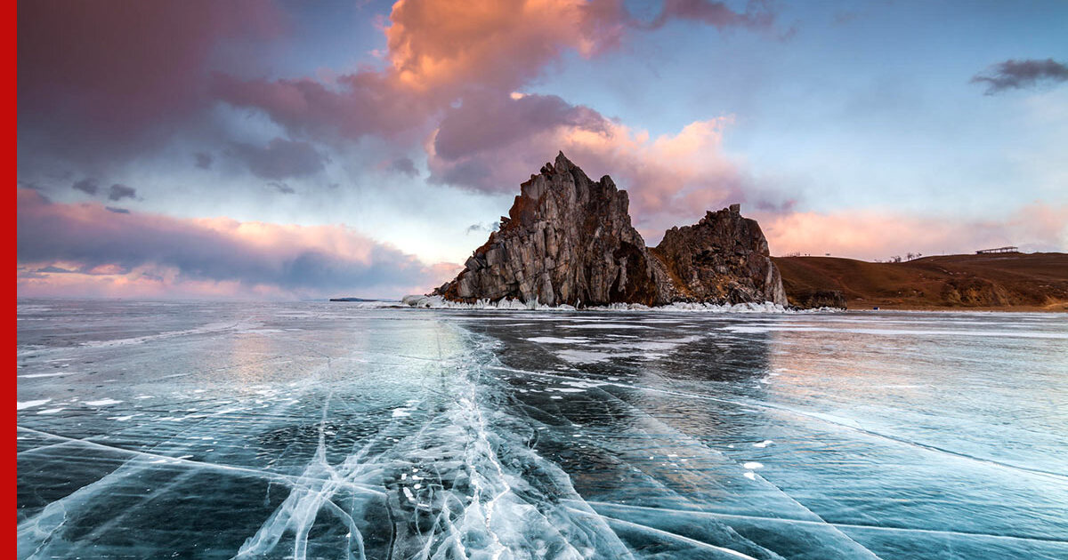 На Байкале двое конькобежцев провалились под лед