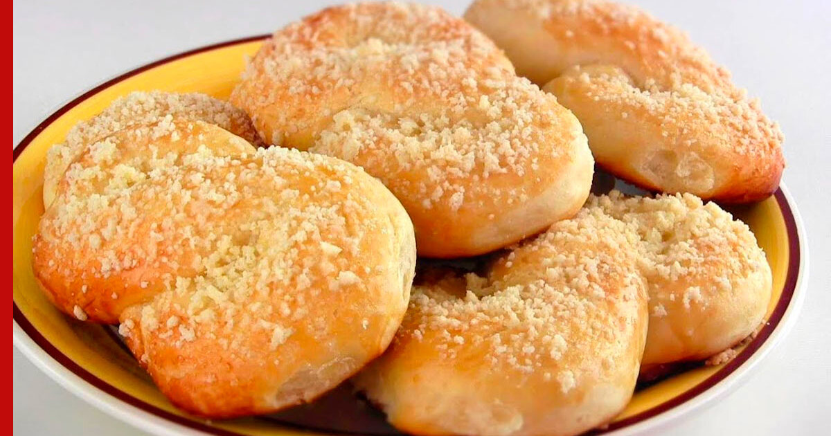 Как в детстве: рецепт "Школьных" булочек со штрейзелем
